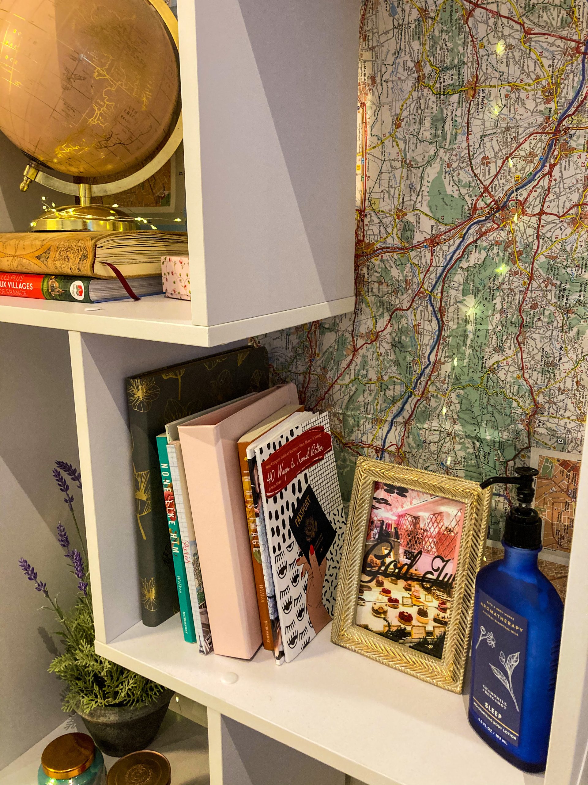3 Easy Ideas to Decorate with Maps - round trip