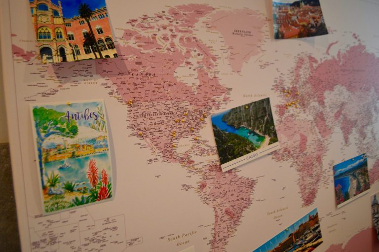 3 Easy Ideas to Decorate with Maps - round trip